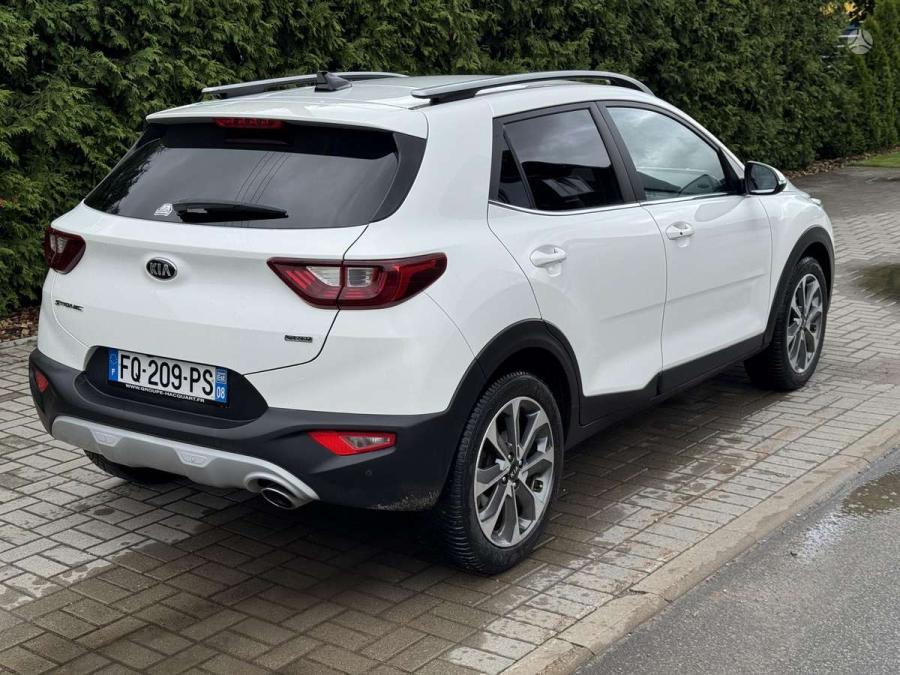 White Kia Stonic 2020 in Taurage, with an engine capacity of 1.60 L and mileage of 221 thousand km for 6950 €, photo 7 on AUTOMOTO.COM.LV