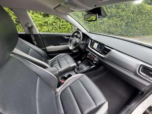White Kia Stonic 2020 in Taurage, with an engine capacity of 1.60 L and mileage of 221 thousand km for 6950 €, photo 9 on AUTOMOTO.COM.LV