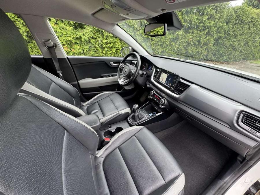 White Kia Stonic 2020 in Taurage, with an engine capacity of 1.60 L and mileage of 221 thousand km for 6950 €, photo 9 on AUTOMOTO.COM.LV