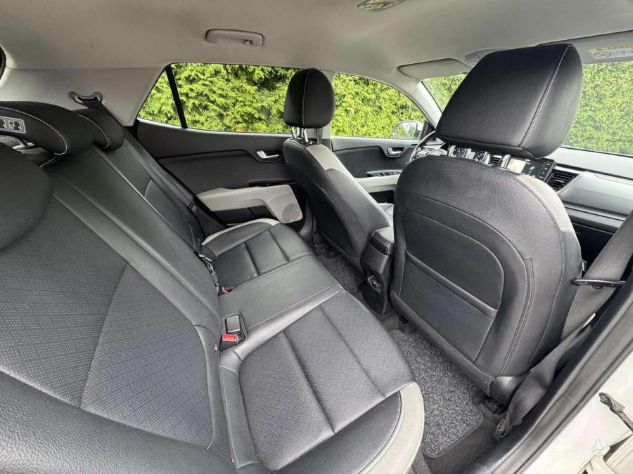 White Kia Stonic 2020 in Taurage, with an engine capacity of 1.60 L and mileage of 221 thousand km for 6950 €, photo 10 on AUTOMOTO.COM.LV