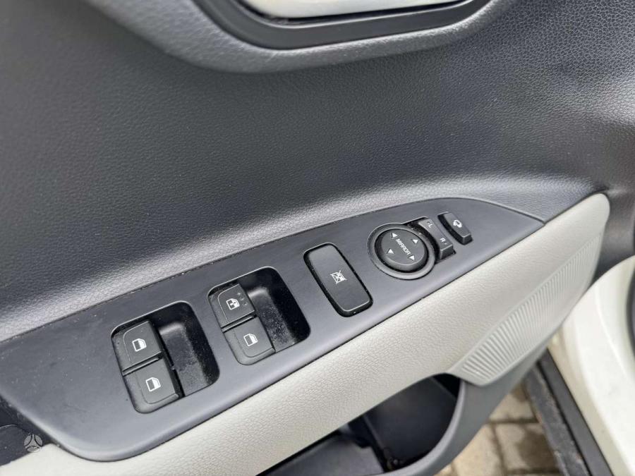 White Kia Stonic 2020 in Taurage, with an engine capacity of 1.60 L and mileage of 221 thousand km for 6950 €, photo 14 on AUTOMOTO.COM.LV