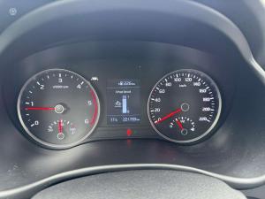 White Kia Stonic 2020 in Taurage, with an engine capacity of 1.60 L and mileage of 221 thousand km for 6950 €, photo 17 on AUTOMOTO.COM.LV
