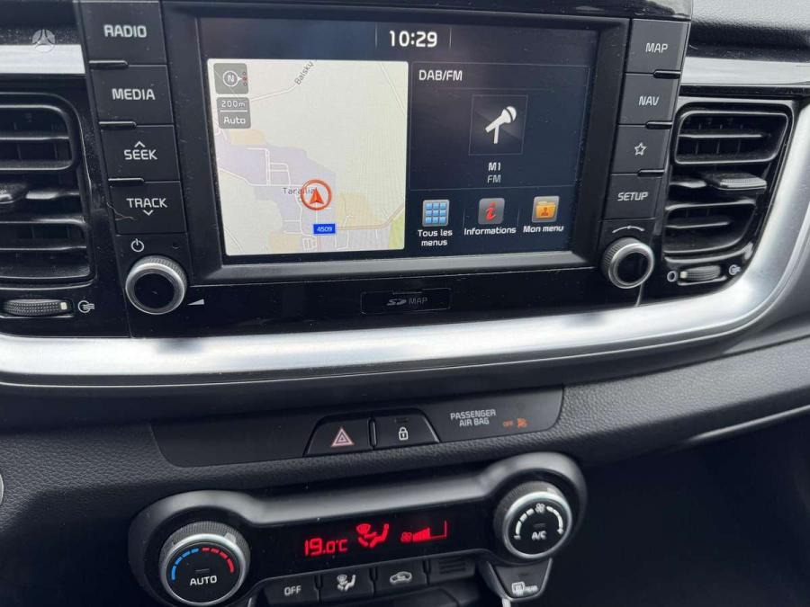 White Kia Stonic 2020 in Taurage, with an engine capacity of 1.60 L and mileage of 221 thousand km for 6950 €, photo 19 on AUTOMOTO.COM.LV