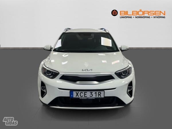 White Kia Stonic 2024 in Kaunas, with an engine capacity of 0.00 L and mileage of 37 thousand km for 24393 €, photo 2 on AUTOMOTO.COM.LV