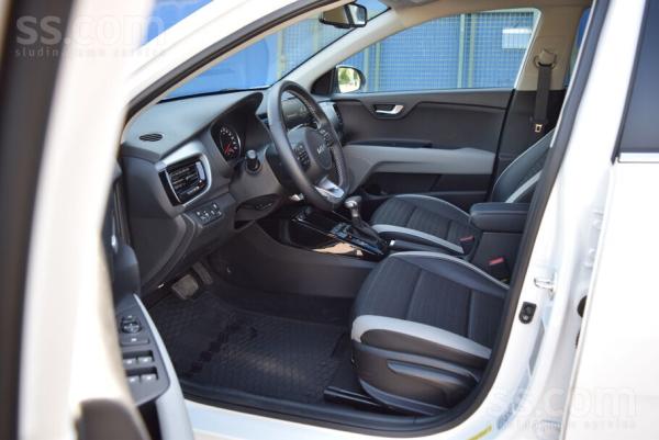 Белый Киа Stonic 2024 в Рига, объемом двигателя 1.00 л и пробегом 20 тыс. км за 15900 €, фото 3 на AUTOMOTO.COM.LV
