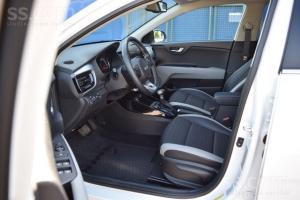 White Kia Stonic 2024 in Riga, with an engine capacity of 1.00 L and mileage of 20 thousand km for 15900 €, photo 4 on AUTOMOTO.COM.LV