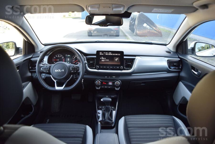 White Kia Stonic 2024 in Riga, with an engine capacity of 1.00 L and mileage of 20 thousand km for 15900 €, photo 5 on AUTOMOTO.COM.LV