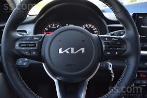 White Kia Stonic 2024 in Riga, with an engine capacity of 1.00 L and mileage of 20 thousand km for 15900 €, photo 10 on AUTOMOTO.COM.LV