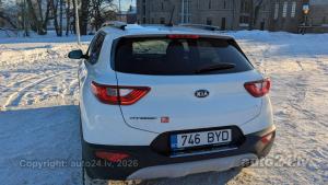 White Kia Stonic 2018 in Narva, with an engine capacity of 1.40 L and mileage of 94 thousand km for 13500 €, photo 3 on AUTOMOTO.COM.LV