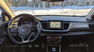 White Kia Stonic 2018 in Narva, with an engine capacity of 1.40 L and mileage of 94 thousand km for 13500 €, photo 7 on AUTOMOTO.COM.LV
