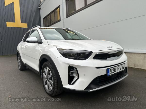Белый Киа Stonic 2025 в Таллин, объемом двигателя 1.00 л и пробегом 13 тыс. км за 18500 €, фото 1 на AUTOMOTO.COM.LV