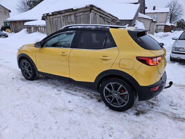 Yellow Kia Stonic 2019 in Siauliai, with an engine capacity of 1.37 L and mileage of 69 thousand km for 9300 €, photo 2 on AUTOMOTO.COM.LV