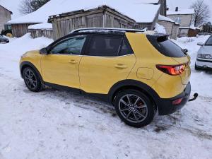 Yellow Kia Stonic 2019 in Siauliai, with an engine capacity of 1.37 L and mileage of 69 thousand km for 9300 €, photo 2 on AUTOMOTO.COM.LV