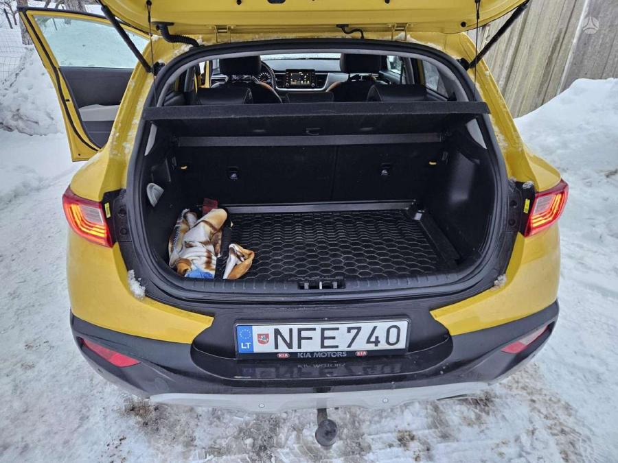Yellow Kia Stonic 2019 in Siauliai, with an engine capacity of 1.37 L and mileage of 69 thousand km for 9300 €, photo 13 on AUTOMOTO.COM.LV