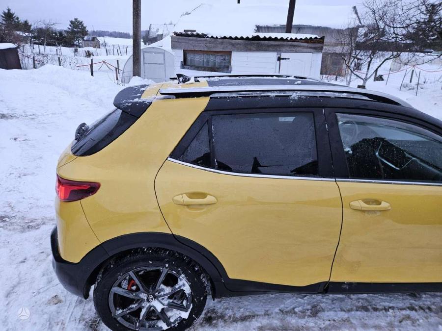 Yellow Kia Stonic 2019 in Siauliai, with an engine capacity of 1.37 L and mileage of 69 thousand km for 9300 €, photo 14 on AUTOMOTO.COM.LV