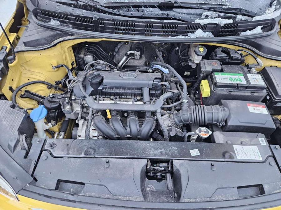 Yellow Kia Stonic 2019 in Siauliai, with an engine capacity of 1.37 L and mileage of 69 thousand km for 9300 €, photo 27 on AUTOMOTO.COM.LV