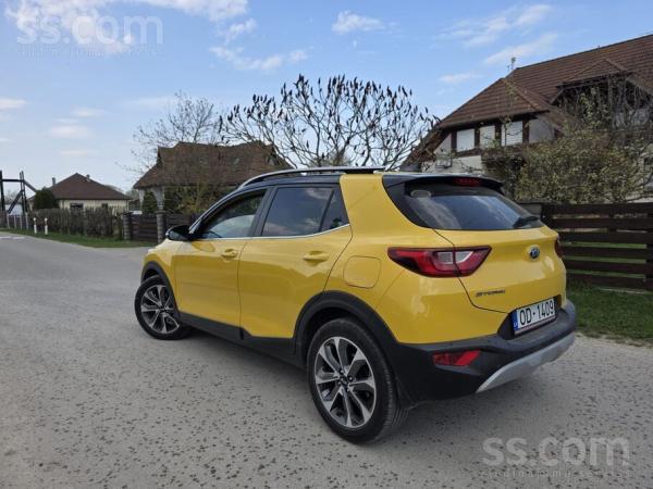 Yellow Kia Stonic 2019 in Riga, with an engine capacity of 1.00 L and mileage of 46 thousand km for 16700 €, photo 3 on AUTOMOTO.COM.LV