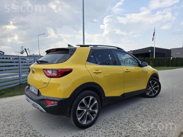 Yellow Kia Stonic 2019 in Riga, with an engine capacity of 1.00 L and mileage of 46 thousand km for 16700 €, photo 4 on AUTOMOTO.COM.LV
