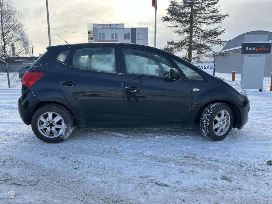 Black Kia Venga 2011 in Marijampole, with an engine capacity of 1.40 L and mileage of 189 thousand km for 2550 €, photo 8 on AUTOMOTO.COM.LV