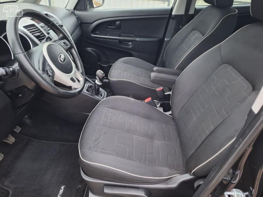 Black Kia Venga 2015 in Marijampole, with an engine capacity of 1.60 L and mileage of 145 thousand km for 4850 €, photo 11 on AUTOMOTO.COM.LV