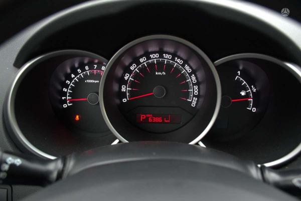 Black Kia Venga 2017 in Klaipeda, with an engine capacity of 1.59 L and mileage of 64 thousand km for 9300 €, photo 6 on AUTOMOTO.COM.LV