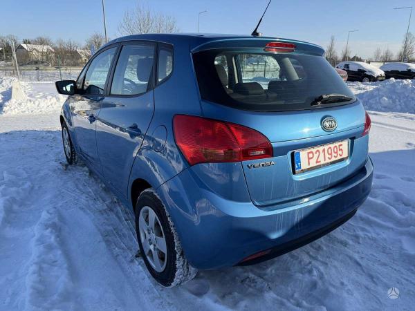 Blue Kia Venga 2011 in Vilnius, with an engine capacity of 1.59 L and mileage of 52 thousand km for 6599 €, photo 4 on AUTOMOTO.COM.LV
