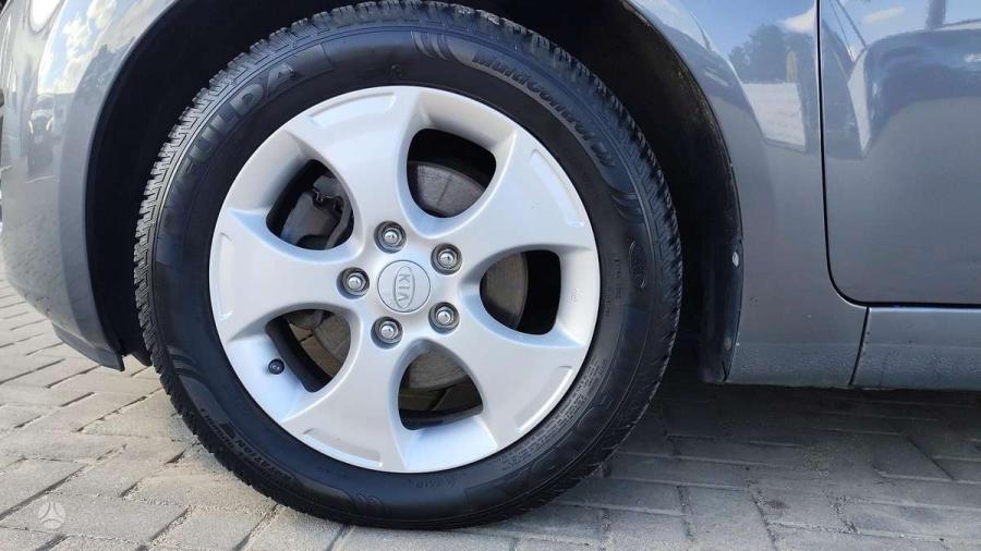 Grey Kia Venga 2010 in Kaunas, with an engine capacity of 1.60 L and mileage of 121 thousand km for 4250 €, photo 26 on AUTOMOTO.COM.LV
