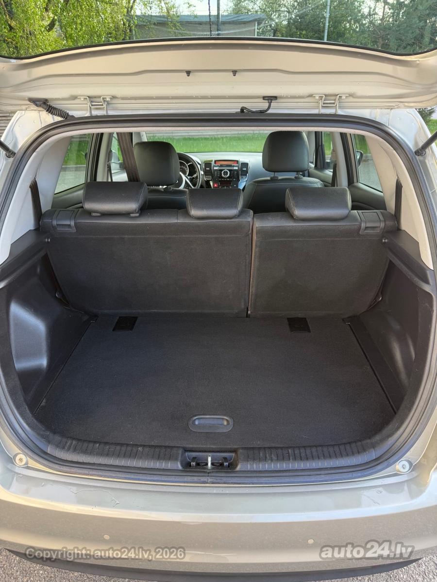 Pelēks Kia Venga 2013 Tartu, ar dzinēja tilpumu 1.60 L un nobraukumu 118 tūkst. km par 5250 €, foto 15 vietnē AUTOMOTO.COM.LV