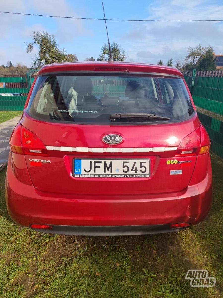 Red Kia Venga 2011 in Vilnius, with an engine capacity of 1.40 L and mileage of 205 thousand km for 2000 €, photo 5 on AUTOMOTO.COM.LV