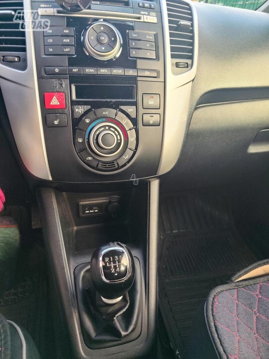 Red Kia Venga 2011 in Vilnius, with an engine capacity of 1.40 L and mileage of 205 thousand km for 2000 €, photo 10 on AUTOMOTO.COM.LV