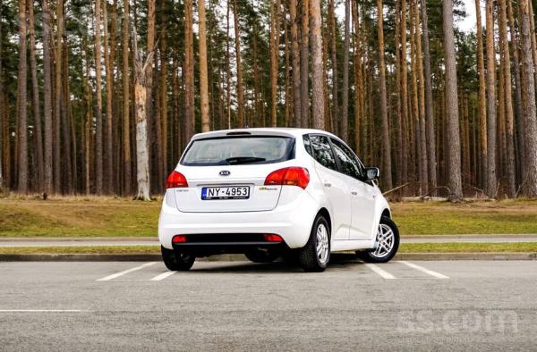 White Kia Venga 2011 in Riga, with an engine capacity of 1.40 L and mileage of 287 thousand km for 2990 €, photo 5 on AUTOMOTO.COM.LV