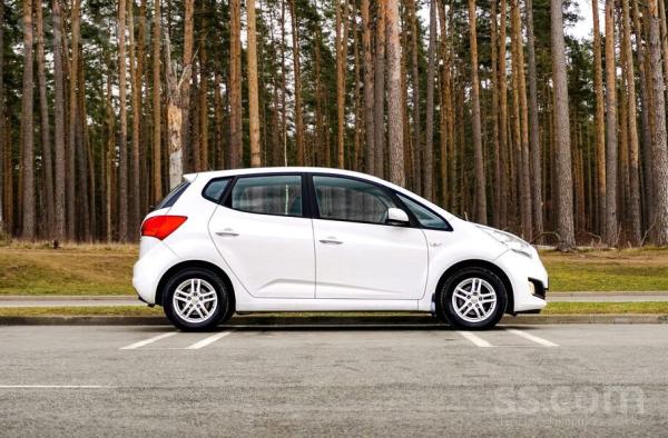 White Kia Venga 2011 in Riga, with an engine capacity of 1.40 L and mileage of 287 thousand km for 2990 €, photo 8 on AUTOMOTO.COM.LV
