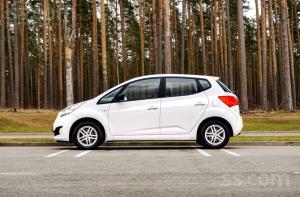 Balts Kia Venga 2011 Rīga, ar dzinēja tilpumu 1.40 L un nobraukumu 287 tūkst. km par 2490 €, foto 5 vietnē AUTOMOTO.COM.LV