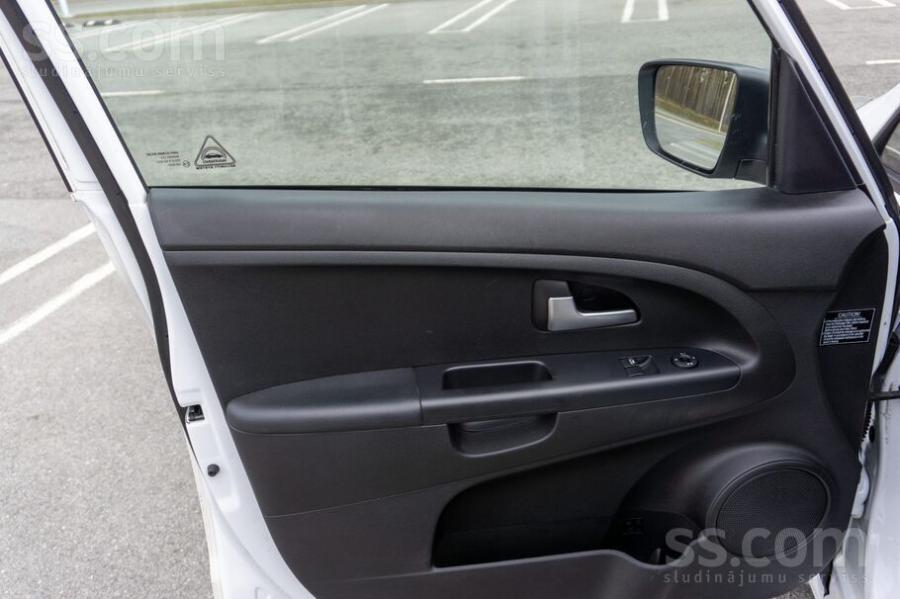 Balts Kia Venga 2011 Rīga, ar dzinēja tilpumu 1.40 L un nobraukumu 287 tūkst. km par 2490 €, foto 23 vietnē AUTOMOTO.COM.LV