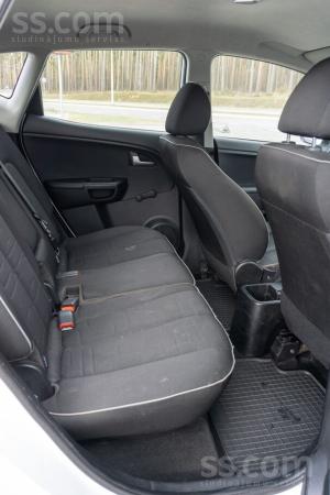 Balts Kia Venga 2011 Rīga, ar dzinēja tilpumu 1.40 L un nobraukumu 287 tūkst. km par 2490 €, foto 26 vietnē AUTOMOTO.COM.LV
