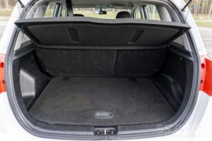 Balts Kia Venga 2011 Rīga, ar dzinēja tilpumu 1.40 L un nobraukumu 287 tūkst. km par 2490 €, foto 27 vietnē AUTOMOTO.COM.LV