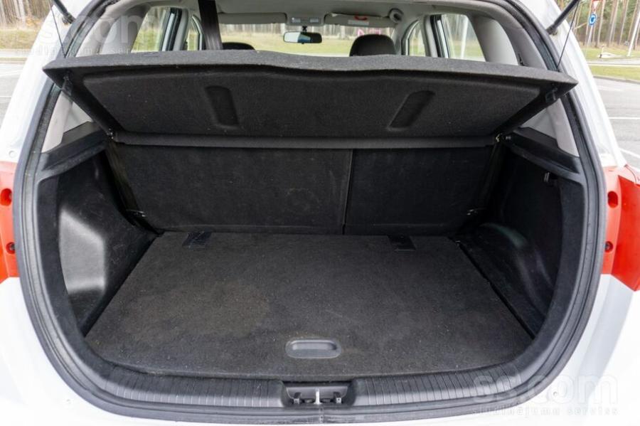 Balts Kia Venga 2011 Rīga, ar dzinēja tilpumu 1.40 L un nobraukumu 287 tūkst. km par 2490 €, foto 27 vietnē AUTOMOTO.COM.LV
