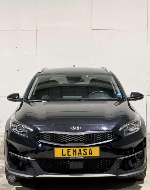 Black Kia XCeed 2020 in Klaipeda, with an engine capacity of 1.60 L and mileage of 186 thousand km for 13999 €, photo 4 on AUTOMOTO.COM.LV