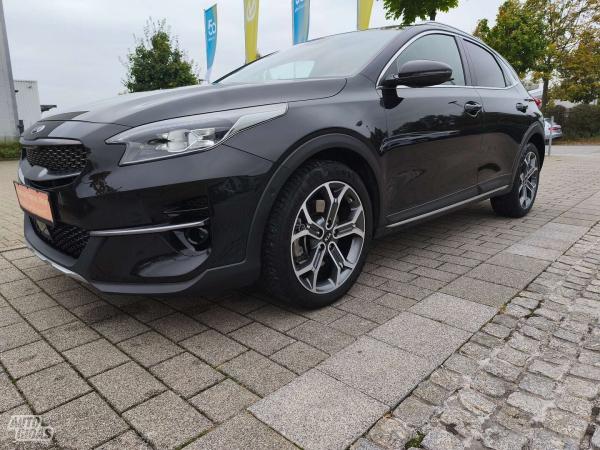 Black Kia XCeed 2021 in Kaunas, with an engine capacity of 1.60 L and mileage of 36 thousand km for 26925 €, photo 1 on AUTOMOTO.COM.LV