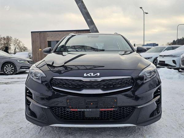 Black Kia XCeed 2022 in Vilnius, with an engine capacity of 1.58 L and mileage of 37 thousand km for 18900 €, photo 2 on AUTOMOTO.COM.LV