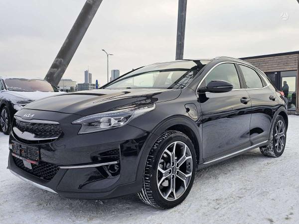 Black Kia XCeed 2022 in Vilnius, with an engine capacity of 1.58 L and mileage of 37 thousand km for 18900 €, photo 3 on AUTOMOTO.COM.LV