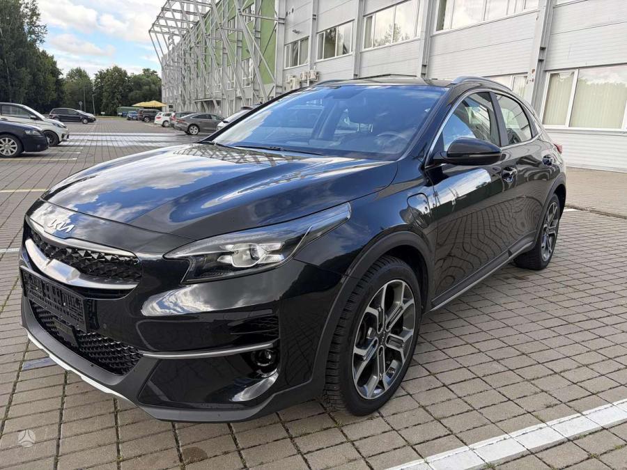 Black Kia XCeed 2022 in Marijampole, with an engine capacity of 1.58 L and mileage of 93 thousand km for 17600 €, photo 1 on AUTOMOTO.COM.LV