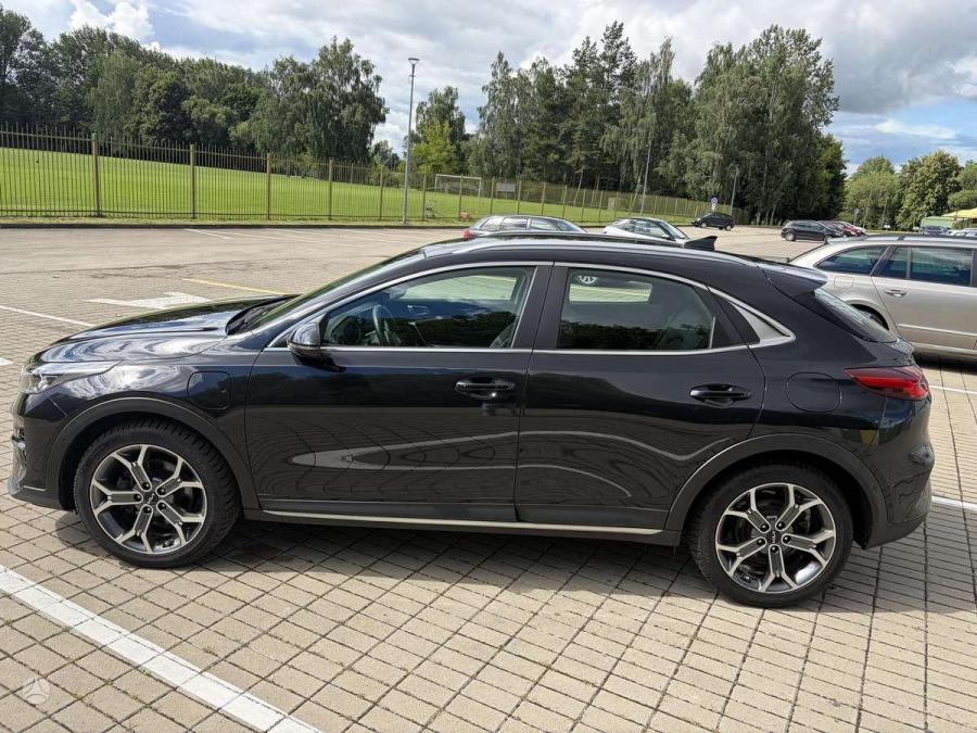 Black Kia XCeed 2022 in Marijampole, with an engine capacity of 1.58 L and mileage of 93 thousand km for 17600 €, photo 7 on AUTOMOTO.COM.LV