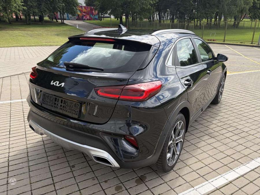 Black Kia XCeed 2022 in Marijampole, with an engine capacity of 1.58 L and mileage of 93 thousand km for 17600 €, photo 12 on AUTOMOTO.COM.LV