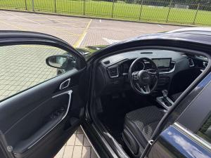 Black Kia XCeed 2022 in Marijampole, with an engine capacity of 1.58 L and mileage of 93 thousand km for 17600 €, photo 16 on AUTOMOTO.COM.LV