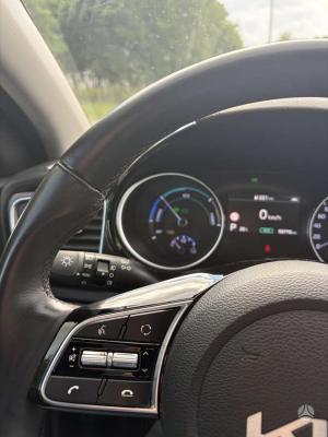 Black Kia XCeed 2022 in Marijampole, with an engine capacity of 1.58 L and mileage of 93 thousand km for 17600 €, photo 20 on AUTOMOTO.COM.LV