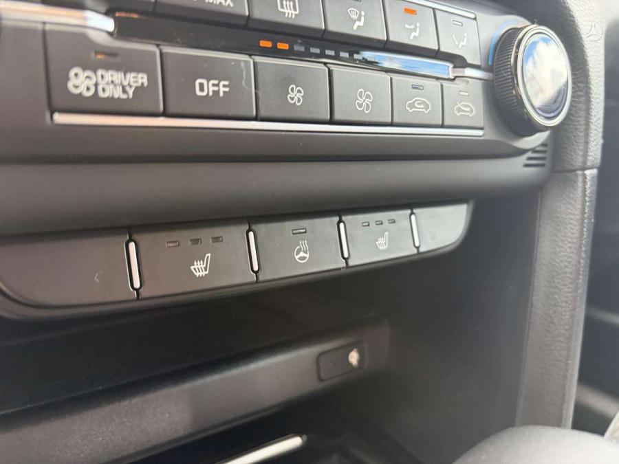 Black Kia XCeed 2022 in Marijampole, with an engine capacity of 1.58 L and mileage of 93 thousand km for 17600 €, photo 25 on AUTOMOTO.COM.LV