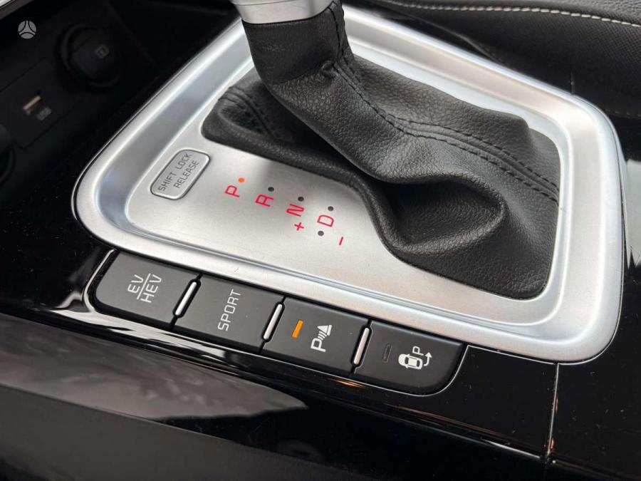 Black Kia XCeed 2022 in Marijampole, with an engine capacity of 1.58 L and mileage of 93 thousand km for 17600 €, photo 26 on AUTOMOTO.COM.LV