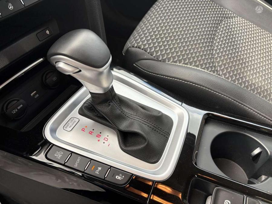 Black Kia XCeed 2022 in Marijampole, with an engine capacity of 1.58 L and mileage of 93 thousand km for 17600 €, photo 27 on AUTOMOTO.COM.LV