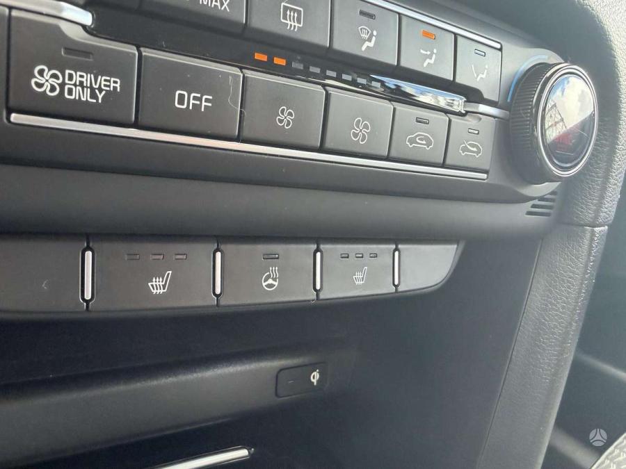 Black Kia XCeed 2022 in Marijampole, with an engine capacity of 1.58 L and mileage of 93 thousand km for 17600 €, photo 32 on AUTOMOTO.COM.LV